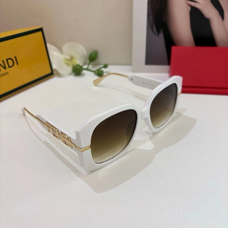 Exact replica Fendi Sunglasses