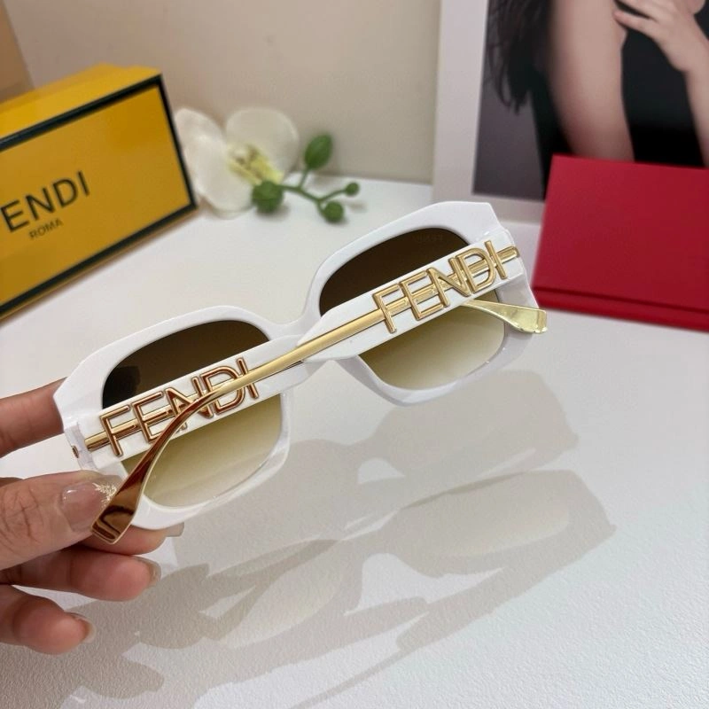 Exact replica Fendi Sunglasses