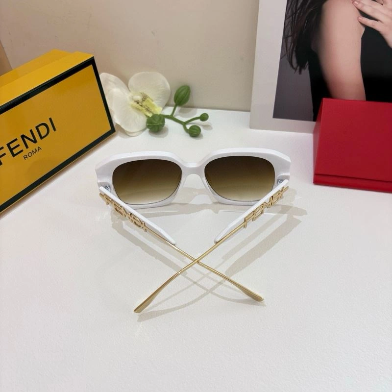 Exact replica Fendi Sunglasses