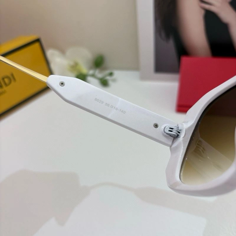 Exact replica Fendi Sunglasses
