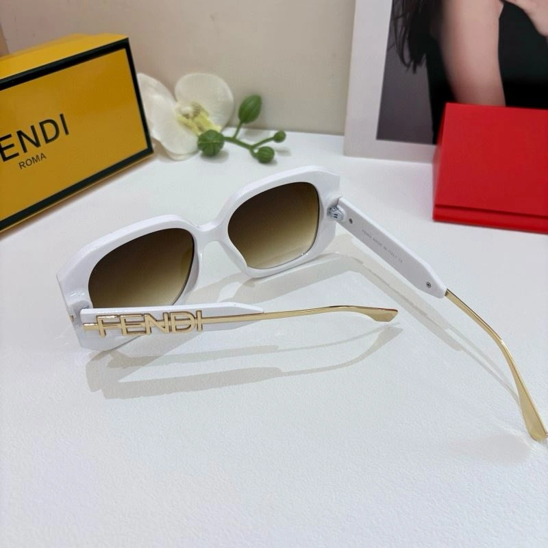 Exact replica Fendi Sunglasses