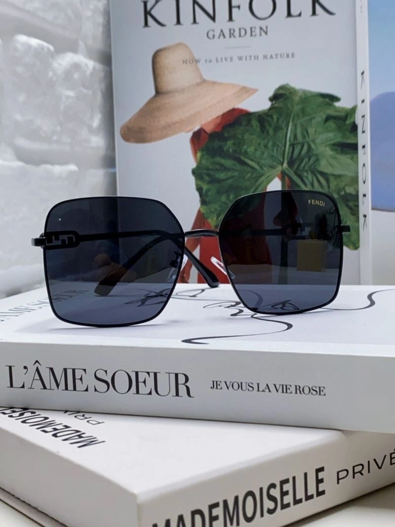 Low-cost Fendi Sunglasses