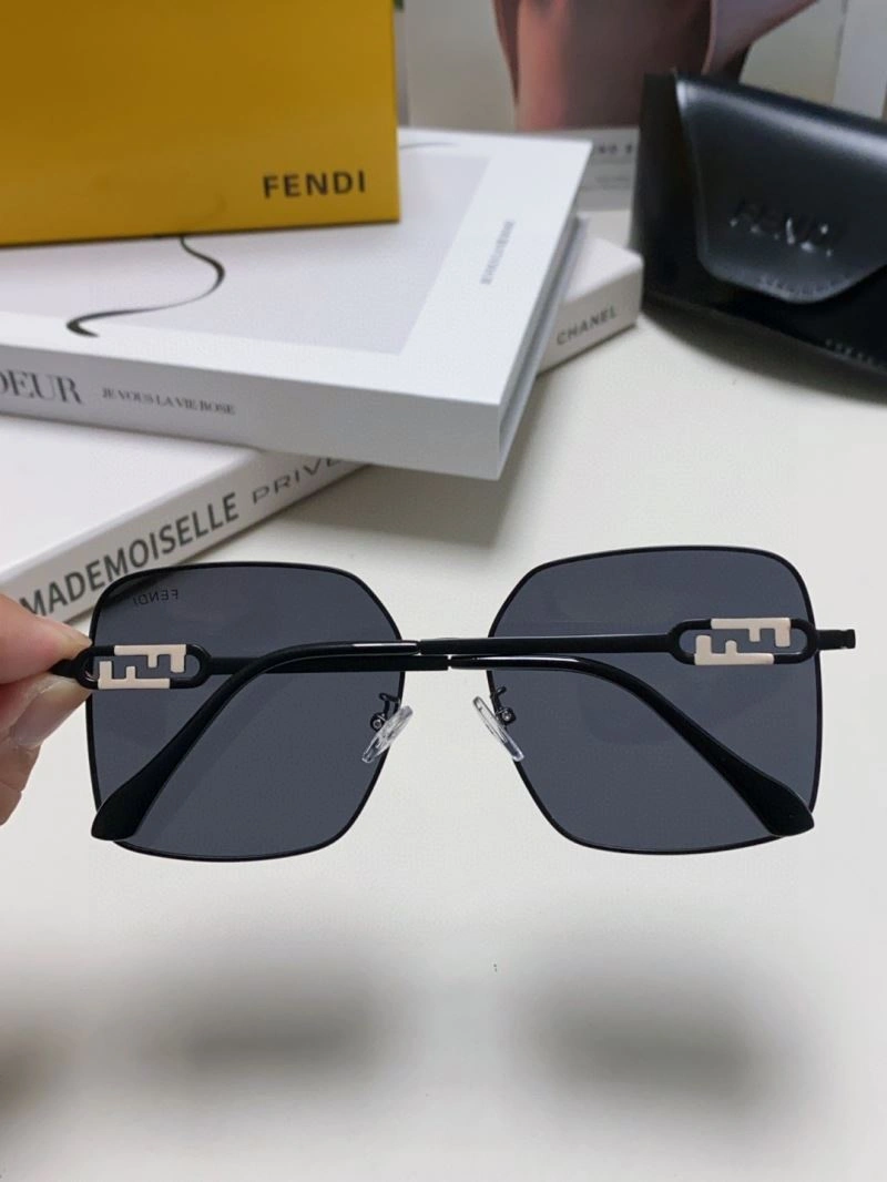 Low-cost Fendi Sunglasses