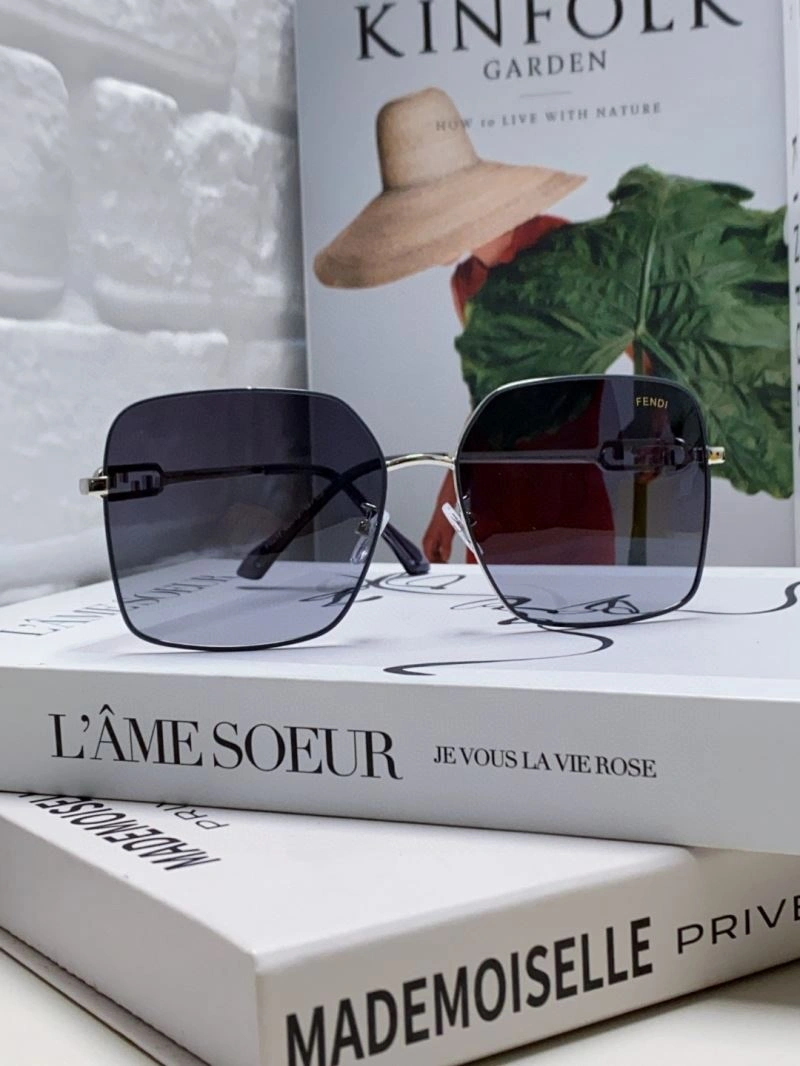 Accurate model Fendi Sunglasses