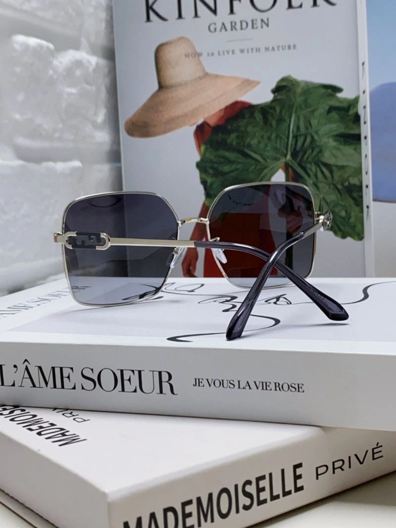 Accurate model Fendi Sunglasses