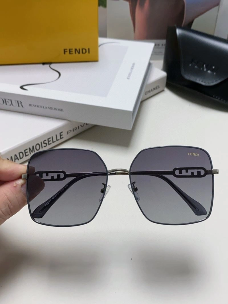 Accurate model Fendi Sunglasses