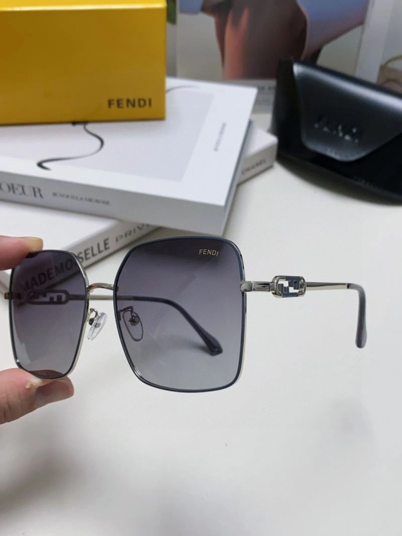 Accurate model Fendi Sunglasses