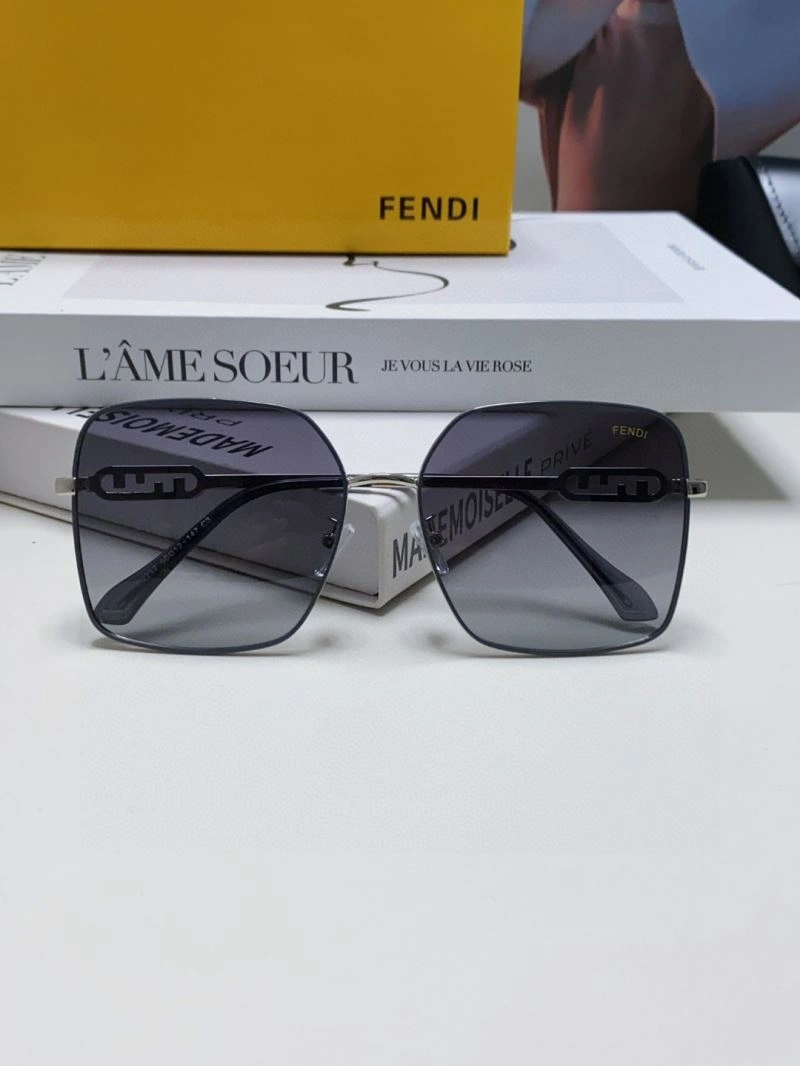 Accurate model Fendi Sunglasses