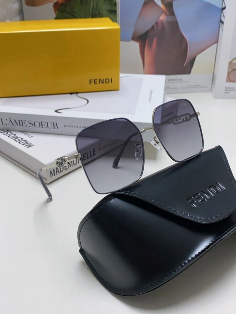 Accurate model Fendi Sunglasses