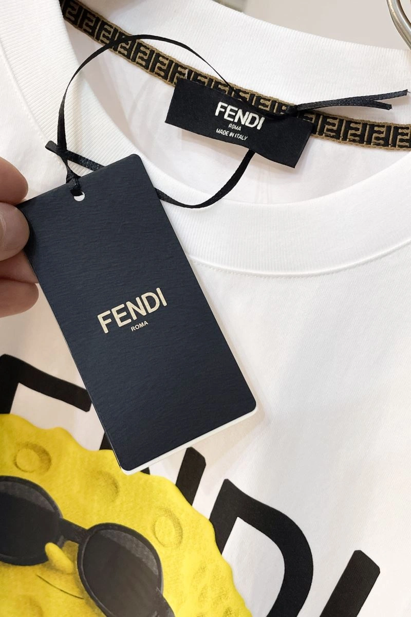 Top mirror Fendi T-Shirts