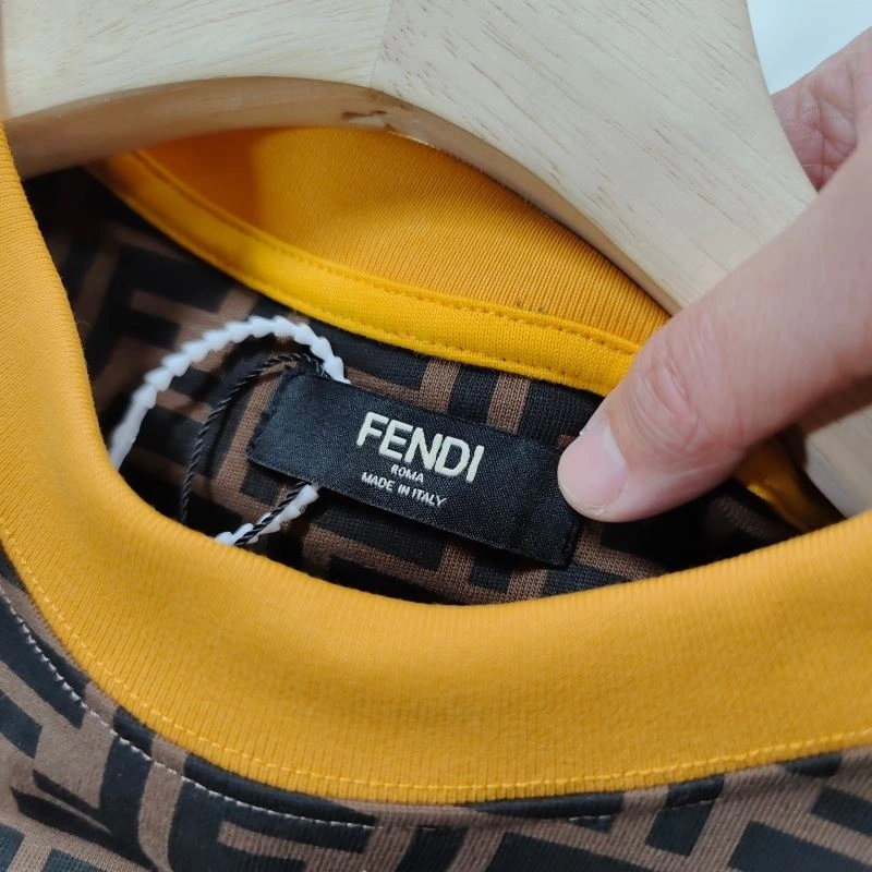 Top mirror Fendi T-Shirts