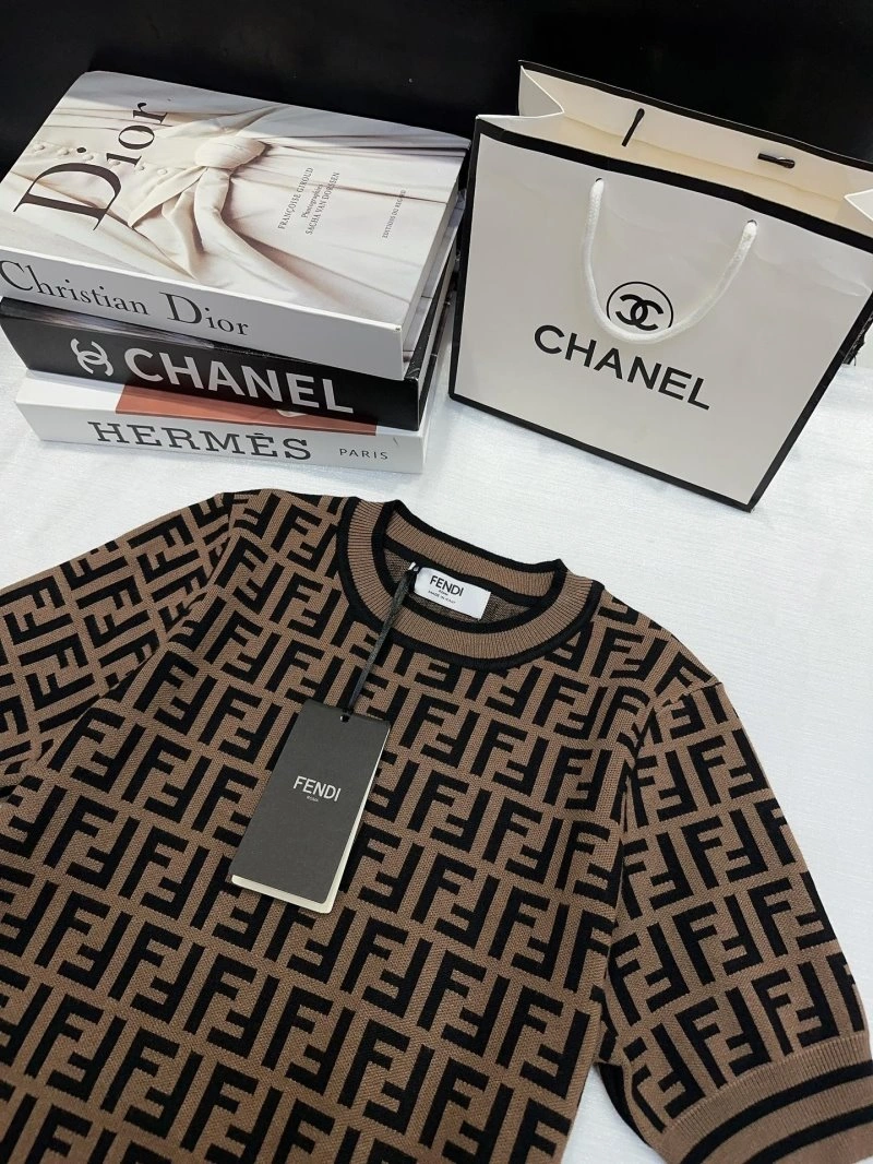 Low-cost Fendi T-Shirts