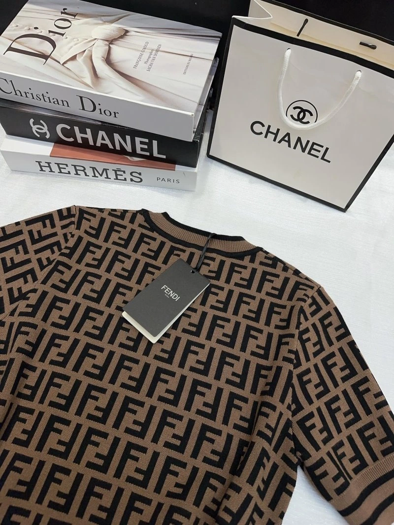 Low-cost Fendi T-Shirts