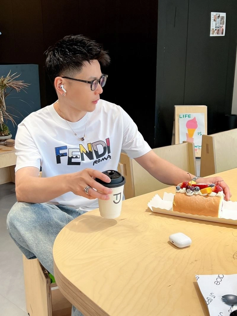 Bargain Fendi T-Shirts