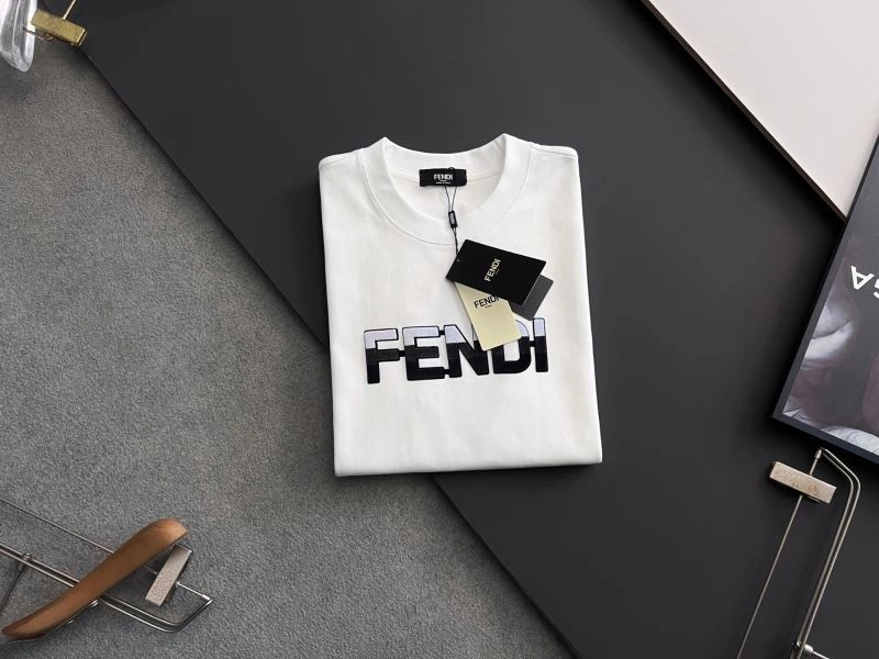 Top mirror Fendi T-Shirts