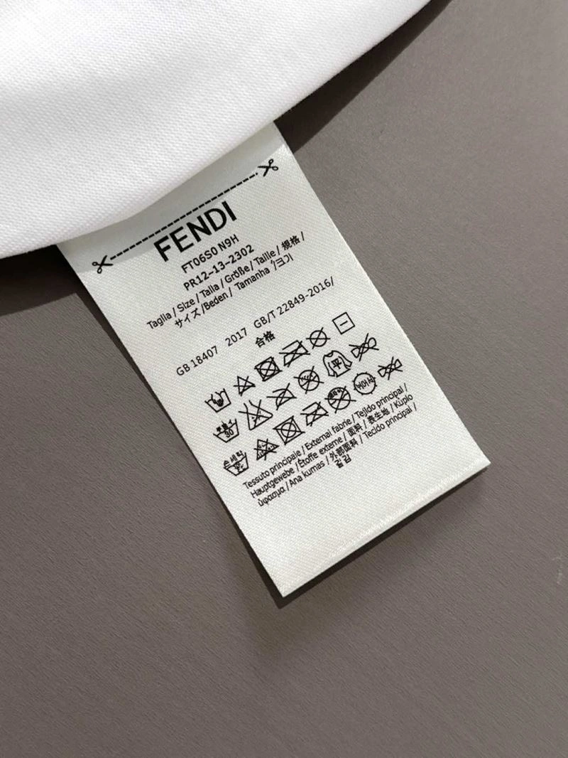 Low-cost Fendi T-Shirts