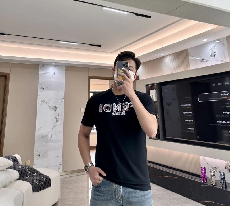 Low-cost Fendi T-Shirts