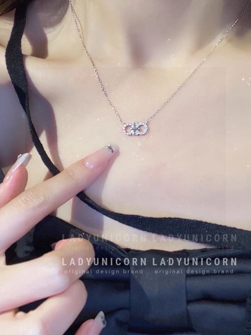 Accurate model Ferragamo Necklaces