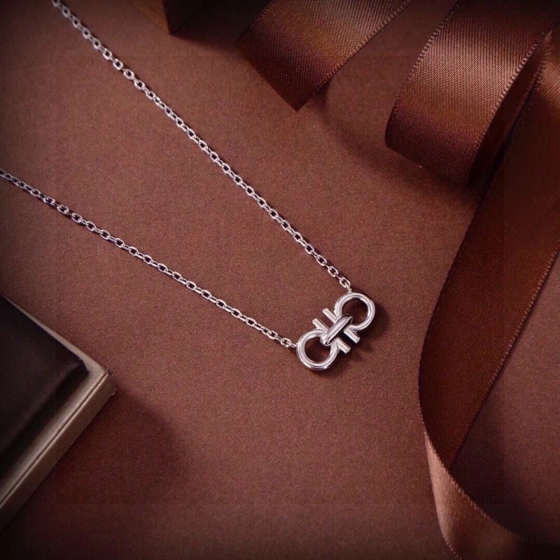 Accurate model Ferragamo Necklaces