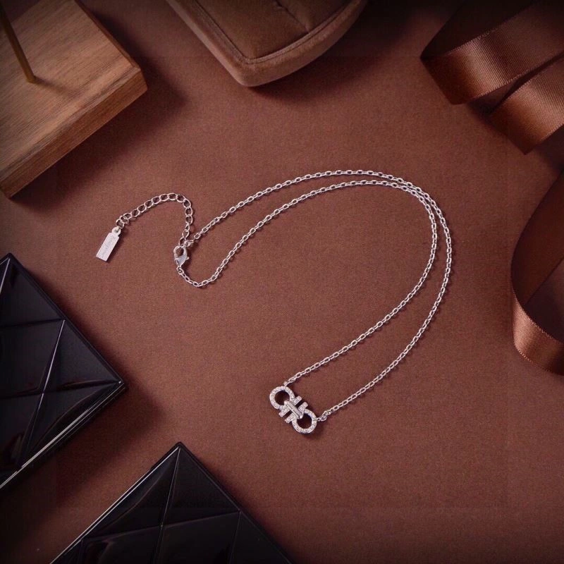 Accurate model Ferragamo Necklaces