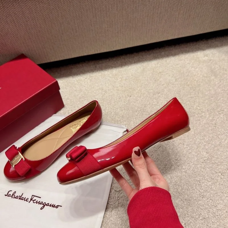 Accurate model Ferragamo Shoes