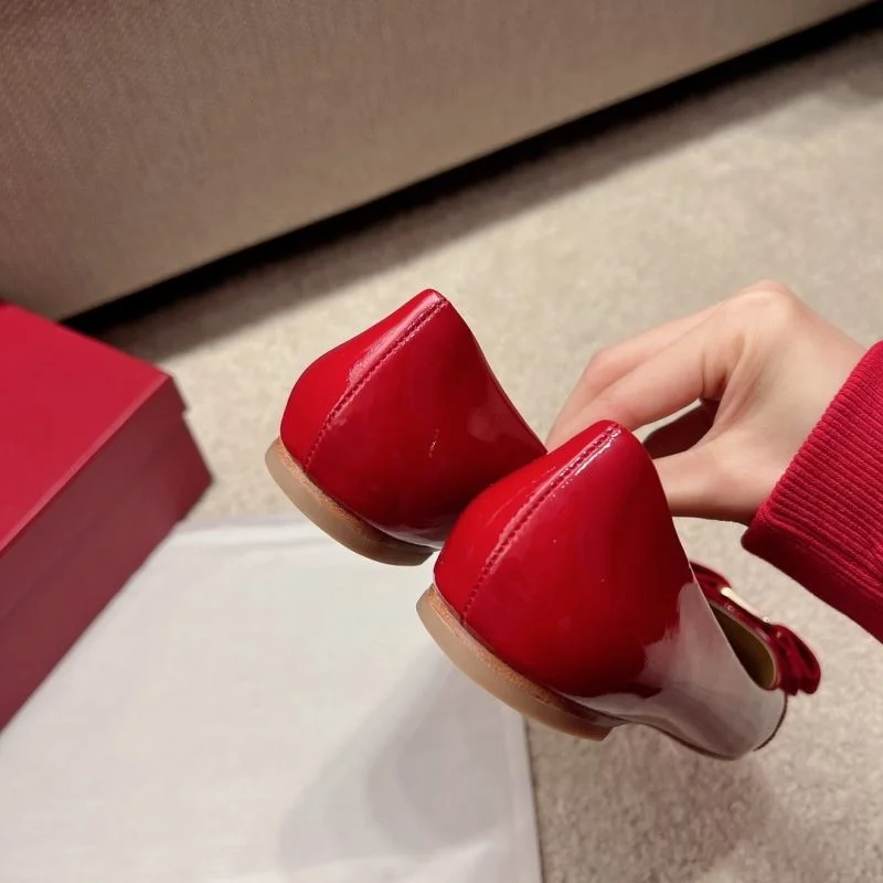 Accurate model Ferragamo Shoes