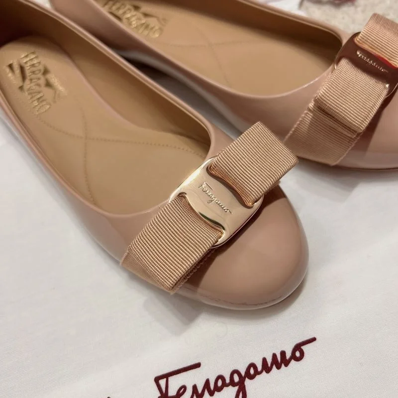 Accurate model Ferragamo Shoes