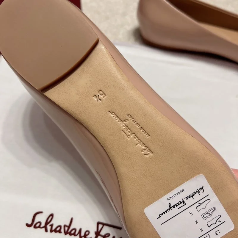 Accurate model Ferragamo Shoes