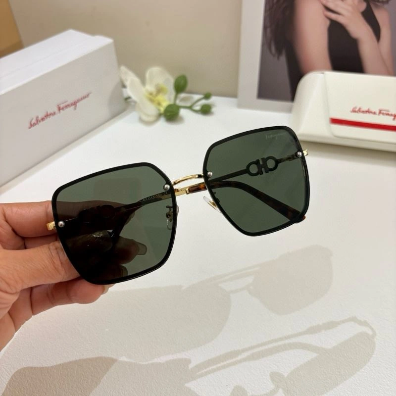 Exact replica Ferragamo Sunglasses