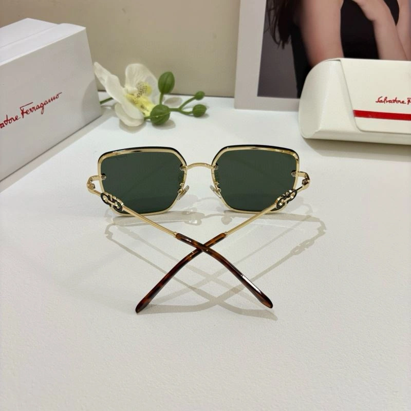 Exact replica Ferragamo Sunglasses