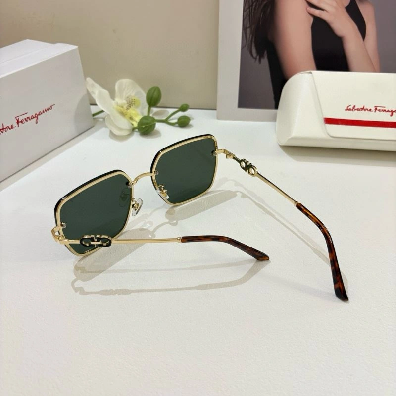 Exact replica Ferragamo Sunglasses