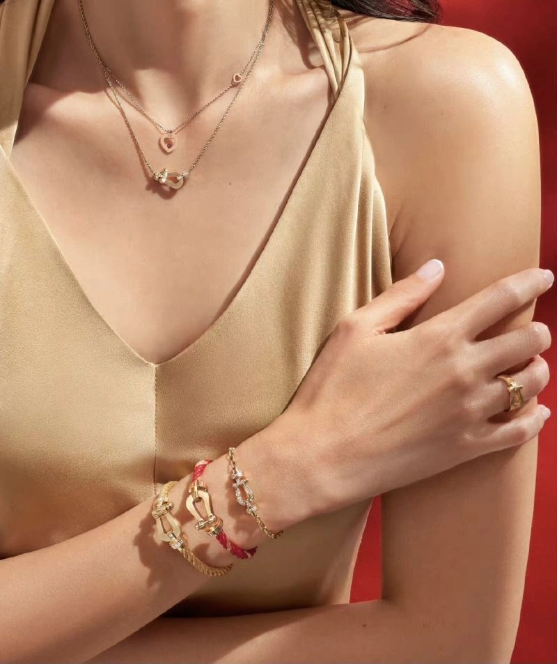 Indistinguishable Fred Necklaces