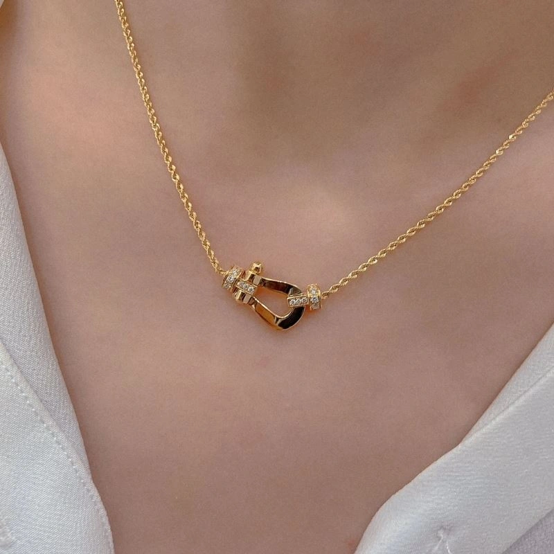 Indistinguishable Fred Necklaces
