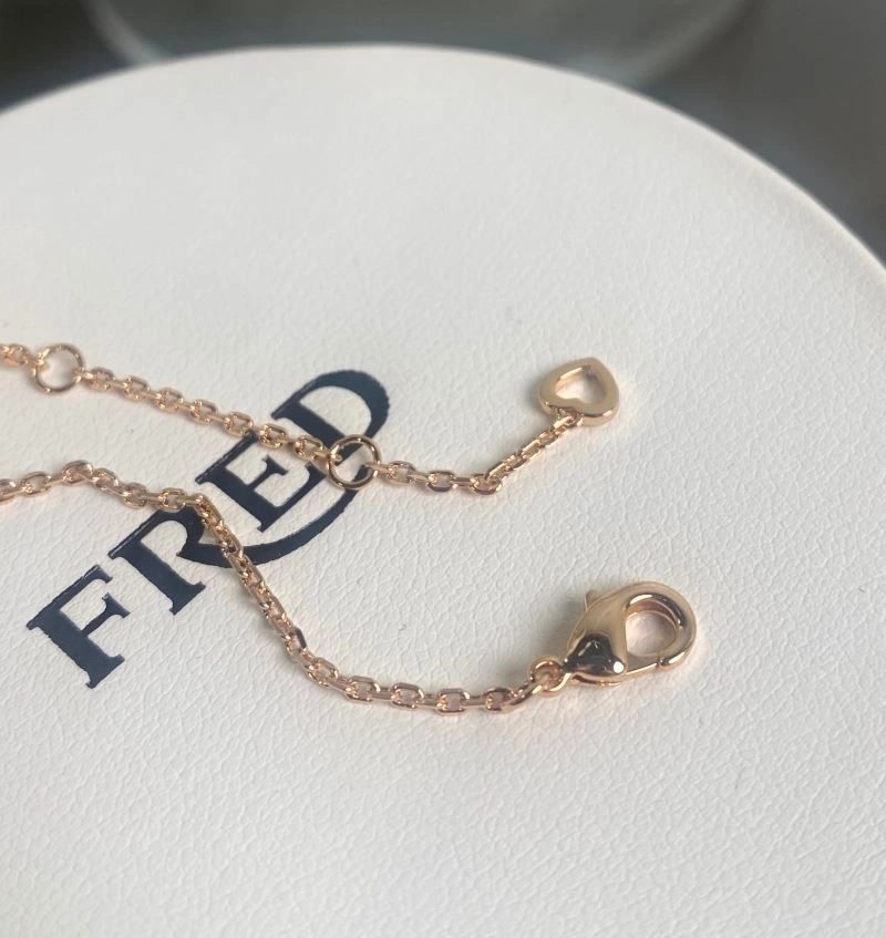 Indistinguishable Fred Necklaces