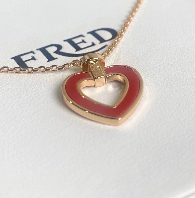 Indistinguishable Fred Necklaces