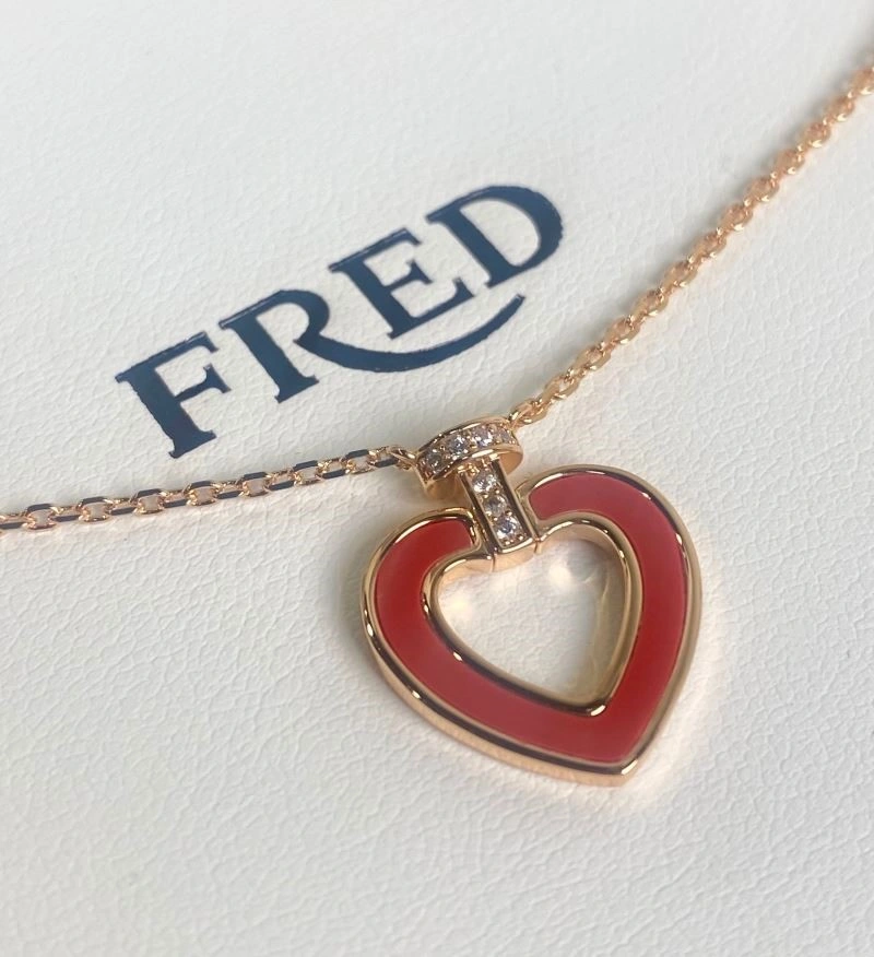 Indistinguishable Fred Necklaces
