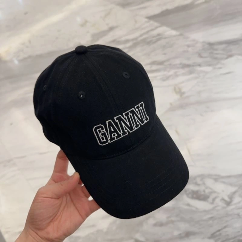 Top match Ganni Caps