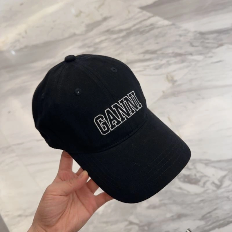 Top match Ganni Caps