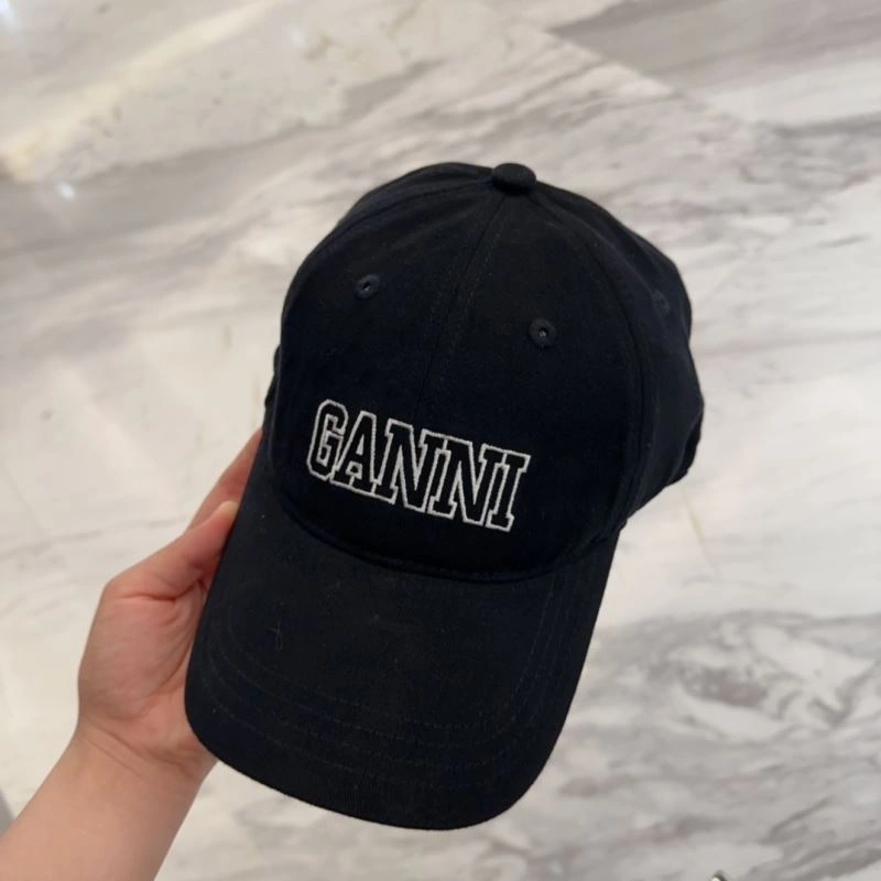 Top match Ganni Caps
