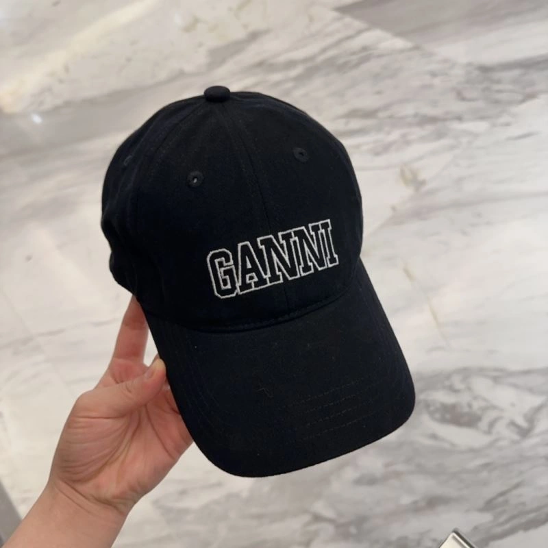 Top match Ganni Caps