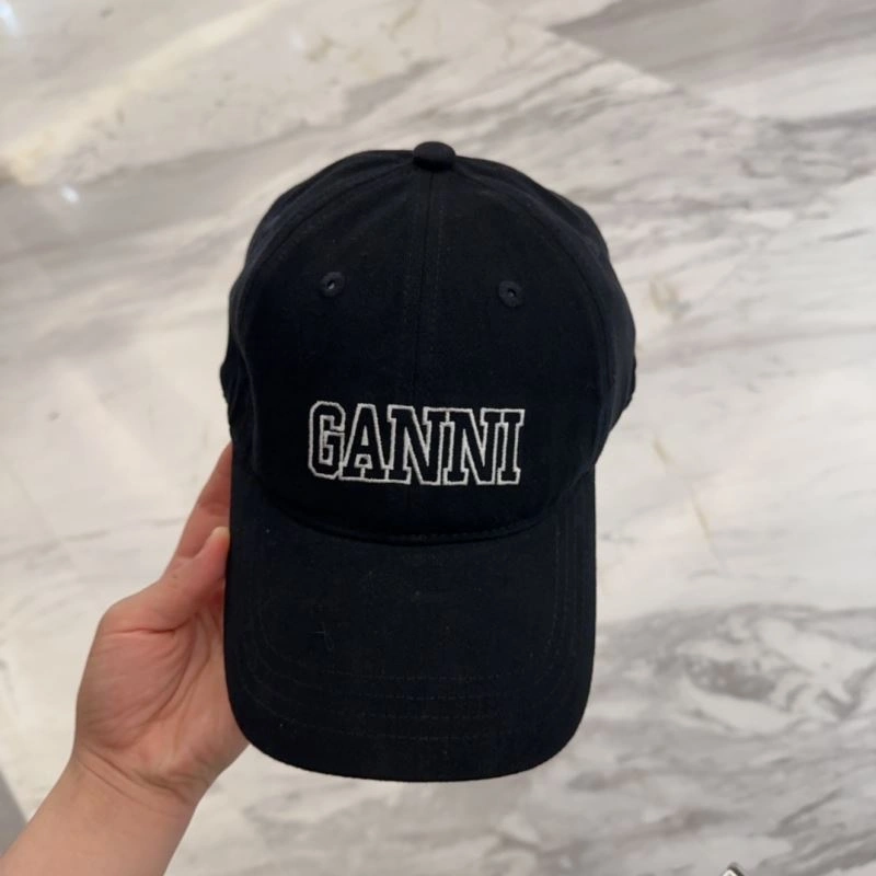 Top match Ganni Caps