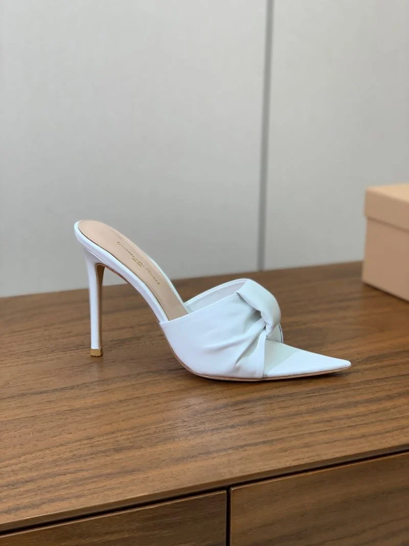 Reasonably priced Gianvito Rossi Sandals