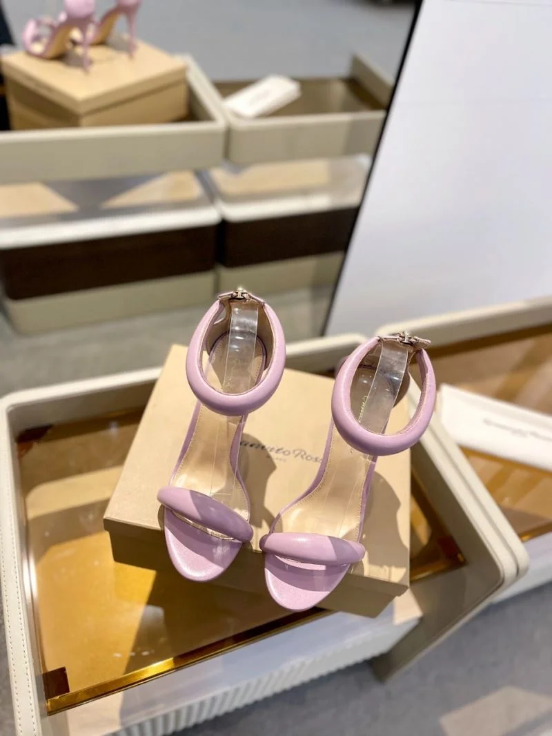 Accurate model Gianvito Rossi Sandals