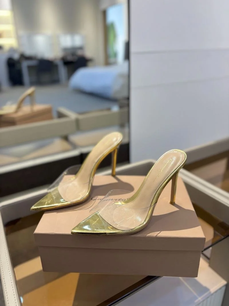 Accurate model Gianvito Rossi Sandals