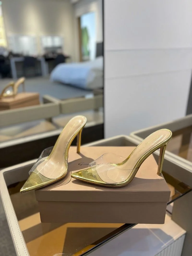 Accurate model Gianvito Rossi Sandals