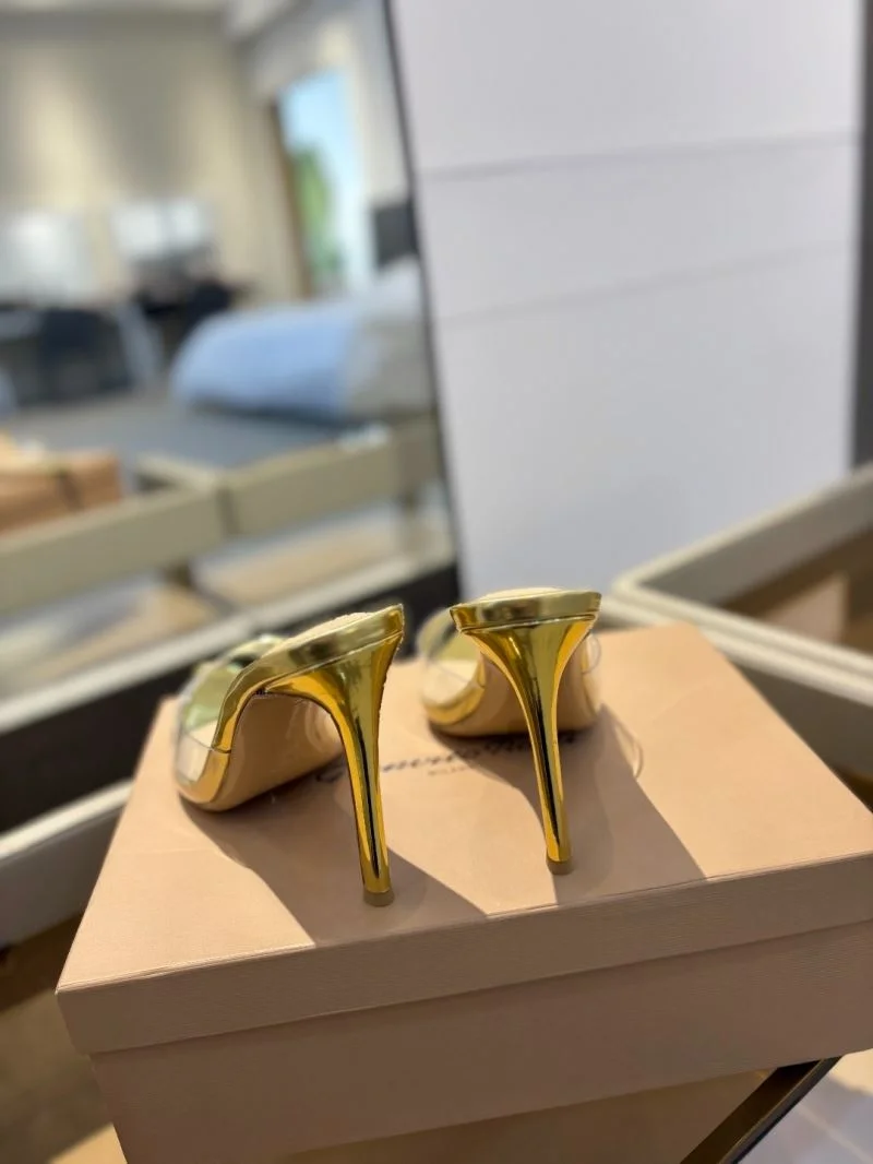 Accurate model Gianvito Rossi Sandals