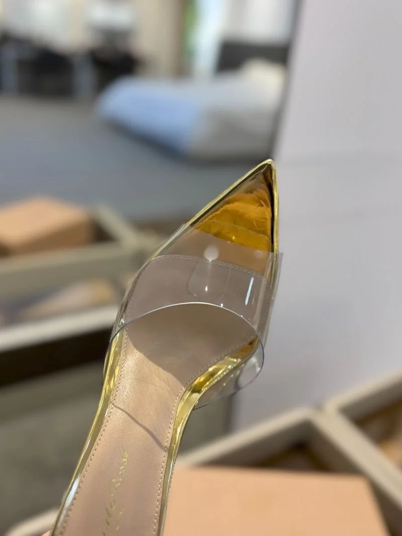 Accurate model Gianvito Rossi Sandals