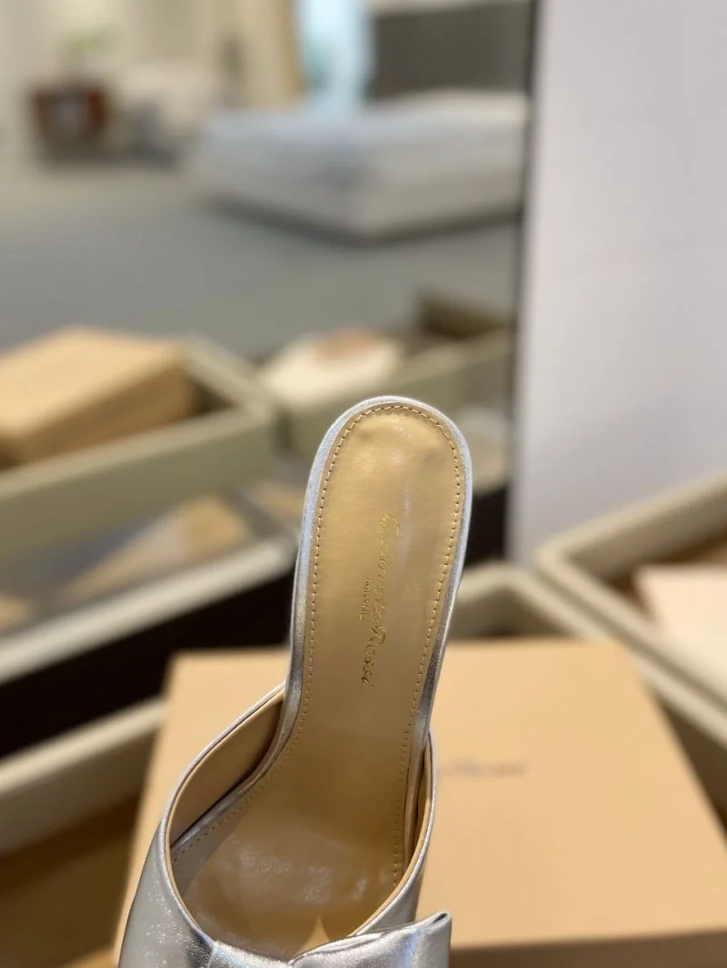 Bargain Gianvito Rossi Sandals