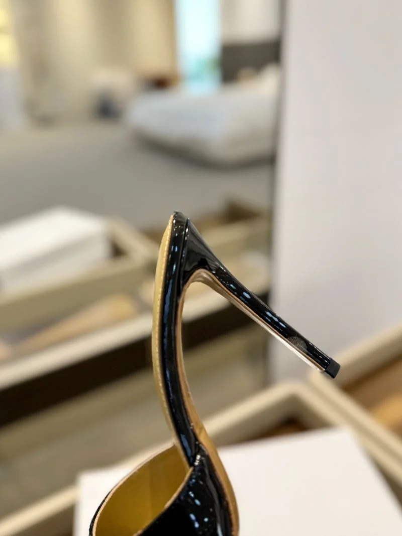 Value-priced Gianvito Rossi Sandals