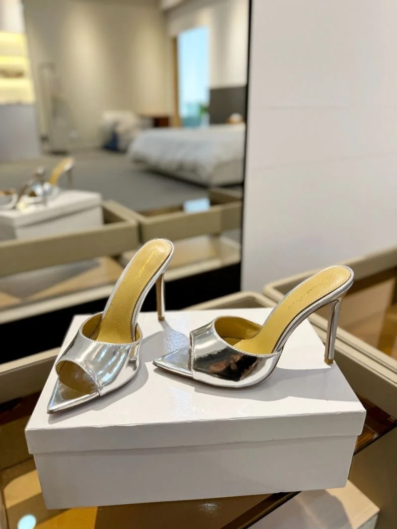 Legit Gianvito Rossi Sandals